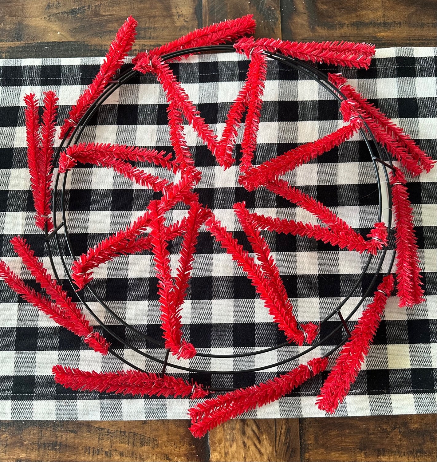 NEW!! 15" - 24" Wire Work Tinsel Wreath Form Red Blue White Wreath ...