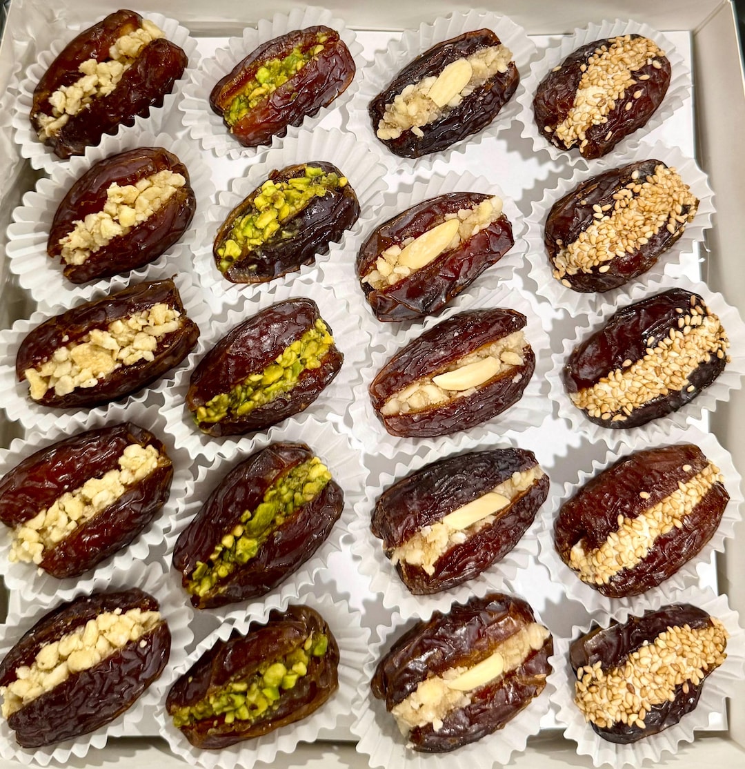 Stuffed Medjool Dates Gift Box: Organic Nuts, Celebration Treats ...