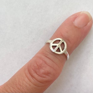 Sterling Silver Peace Sign Toe Ring: Hippie Midi Ring - Etsy