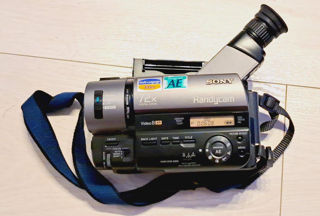 Vintage Sony Handycam CCD-TR511 8mm Tape Cassette Camcorder Video ...