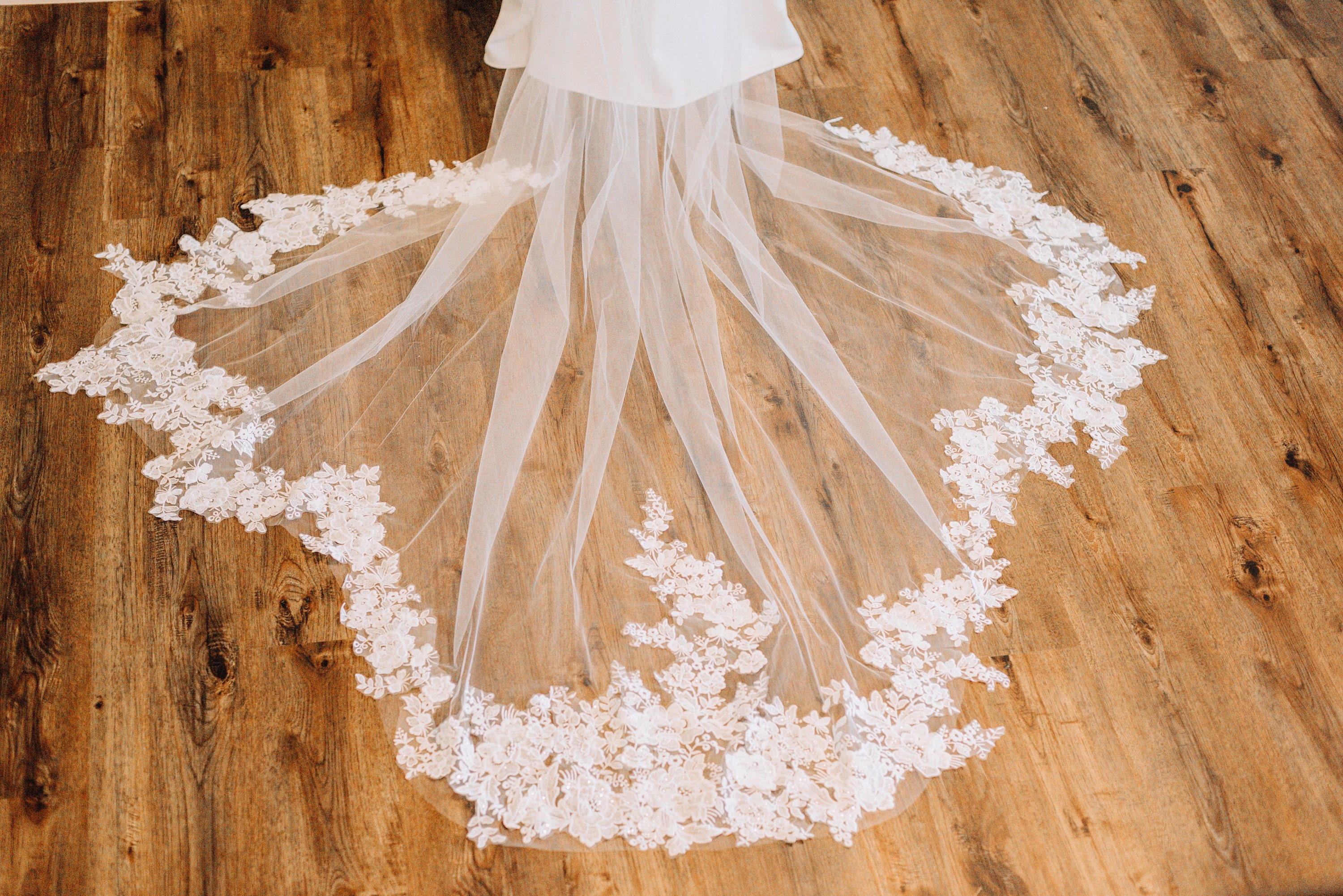 Petra Embroidered Wedding Veil Floral Wedding Veil - Etsy