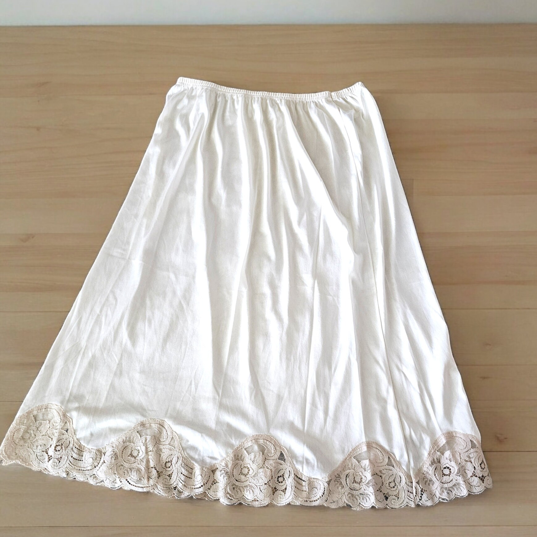 Vanity Fair Beige Half Slip Lace Inset Hem Size Medium Nylon Antron Iii Made In Usa Dupont Nylon