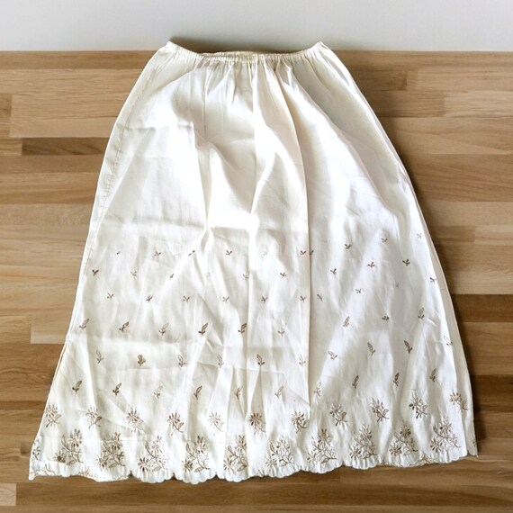 Vintage Laros Beige Half Slip Embroidered Flowers Sca… - Gem