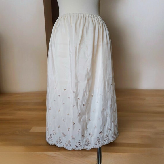 Vintage Laros Beige Half Slip Embroidered Flowers Sca… - Gem
