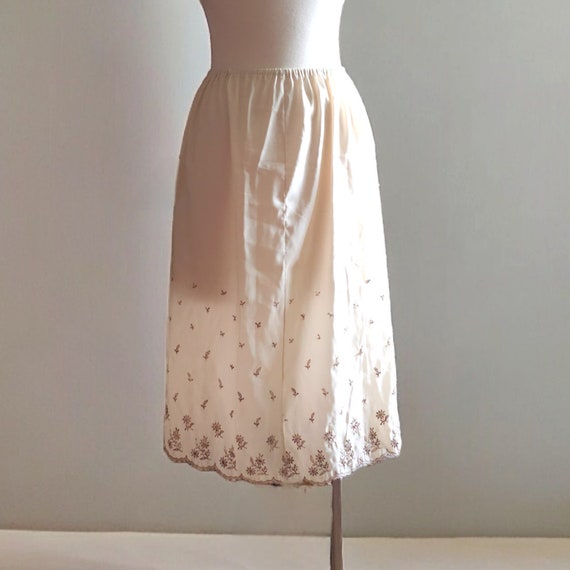 Vintage Laros Beige Half Slip Embroidered Flowers Sca… - Gem