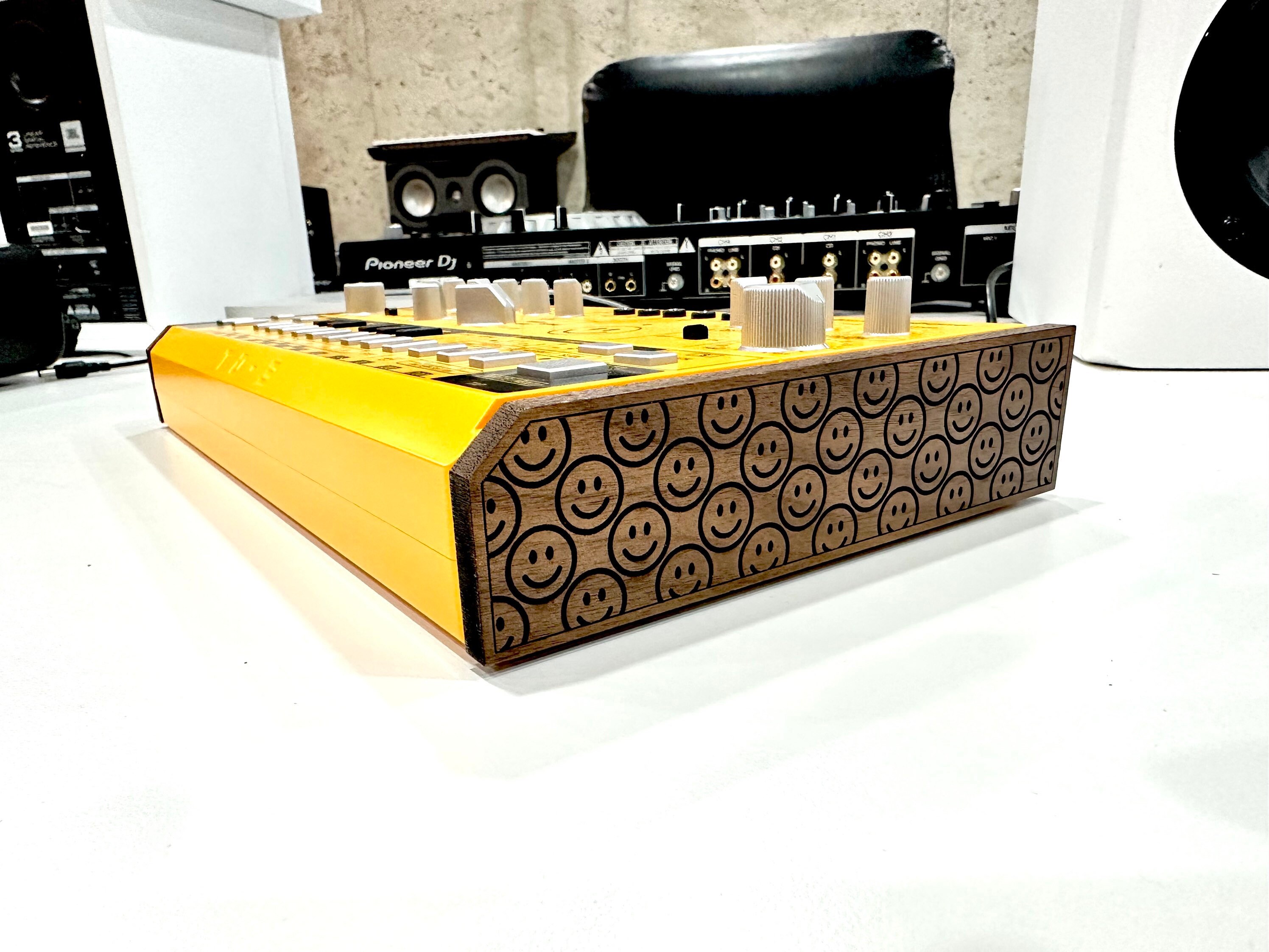 Behringer TD3 Smiley Emoji Solid Walnut Wood Ends - Etsy Australia