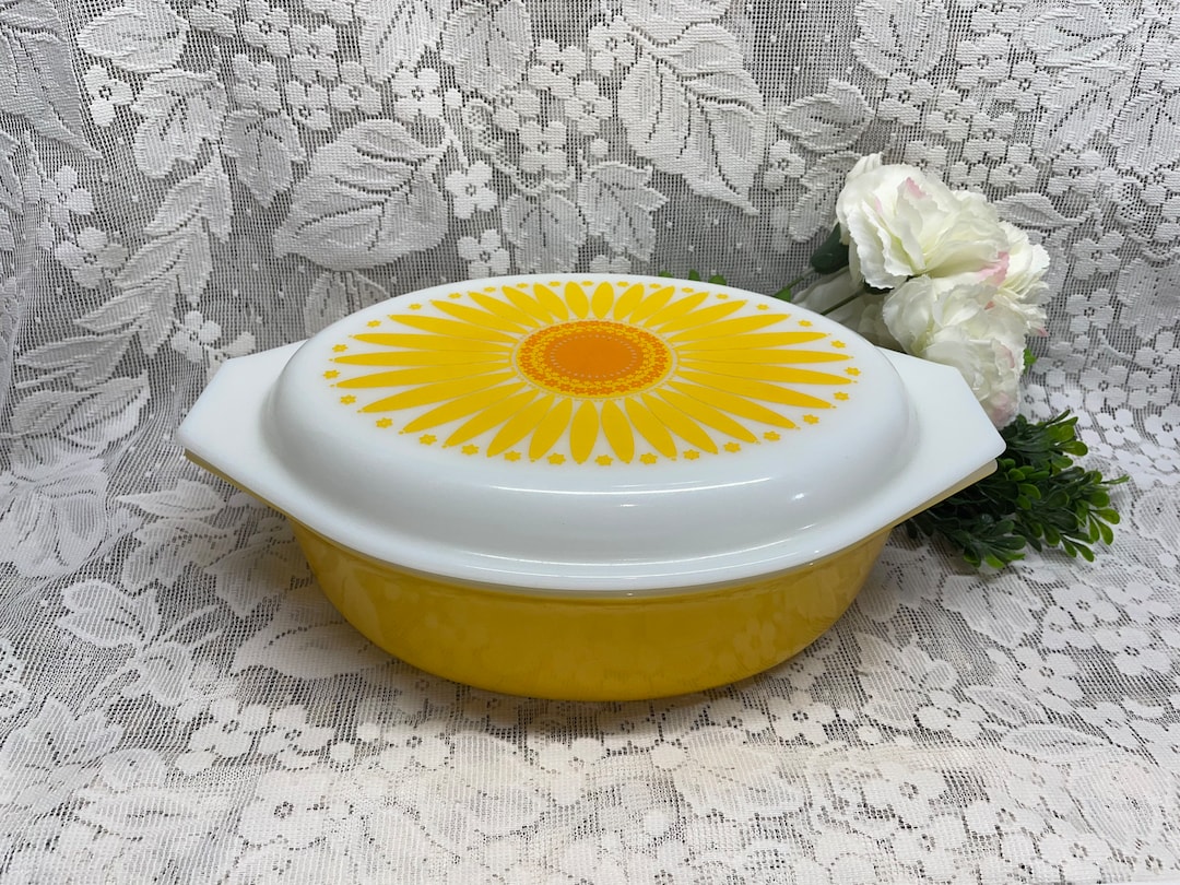 Vintage Pyrex Daisy Citrus 2 1/2 Quart Casserole Dish With Daisy Opal ...