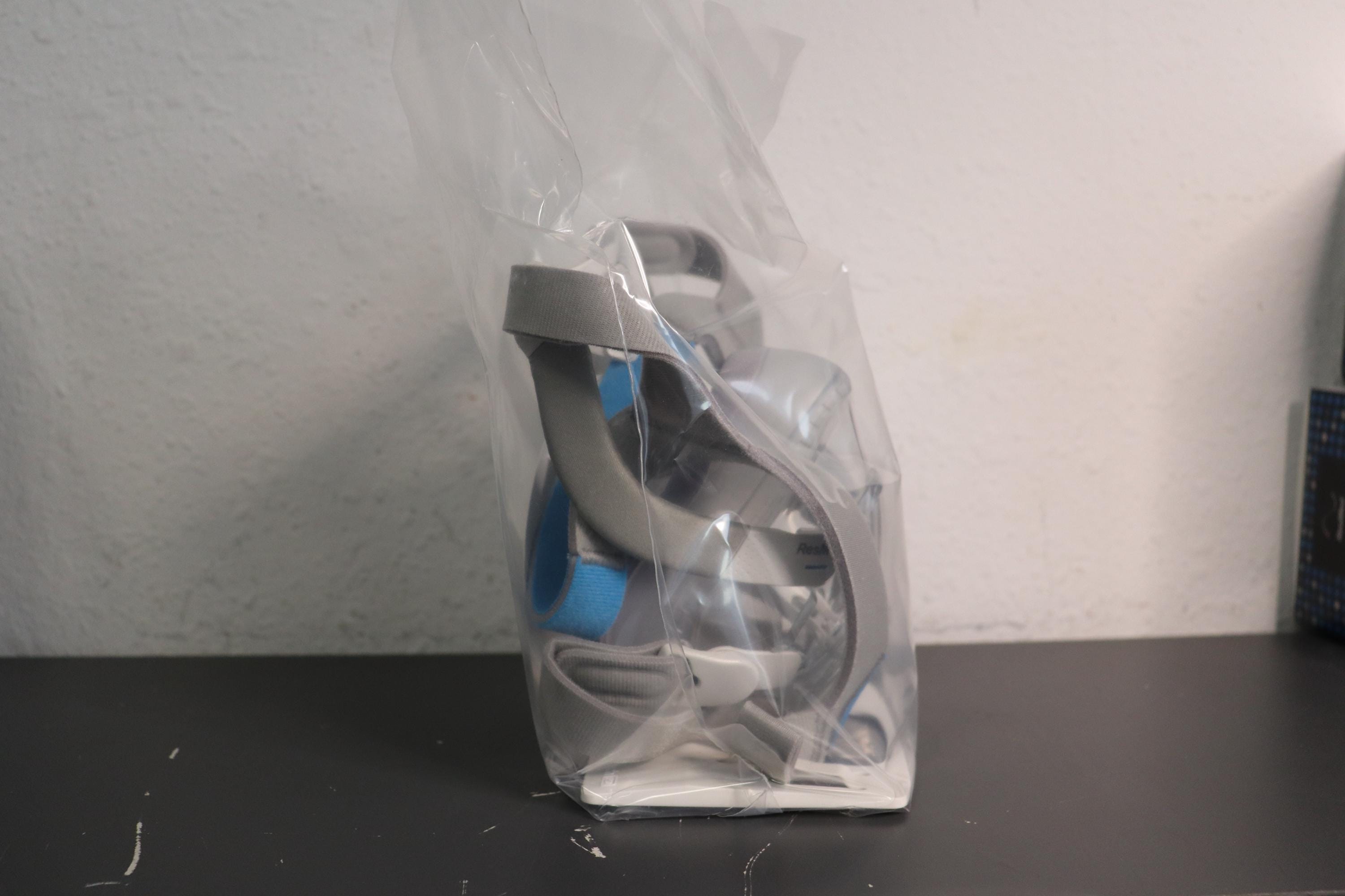 Resmed Airtouch F20 Medium CPAP Mask Bundle – Includes Cushion ...