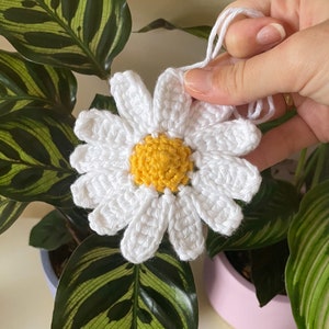 PDF | Crochet Daisy Car Charm Pattern | Rear View Mirror Accessory ...