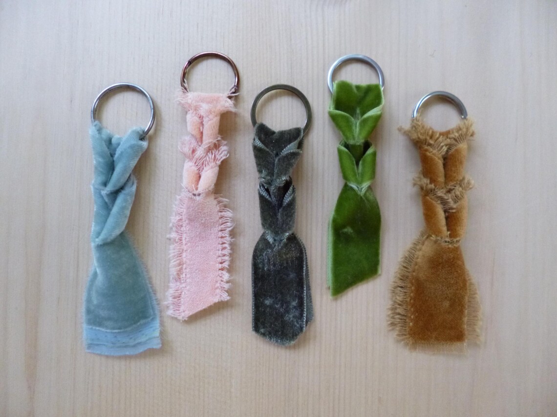 PDF Twist Key Chain Tutorial and Patterns, Easy DIY Keychain Keyfob ...