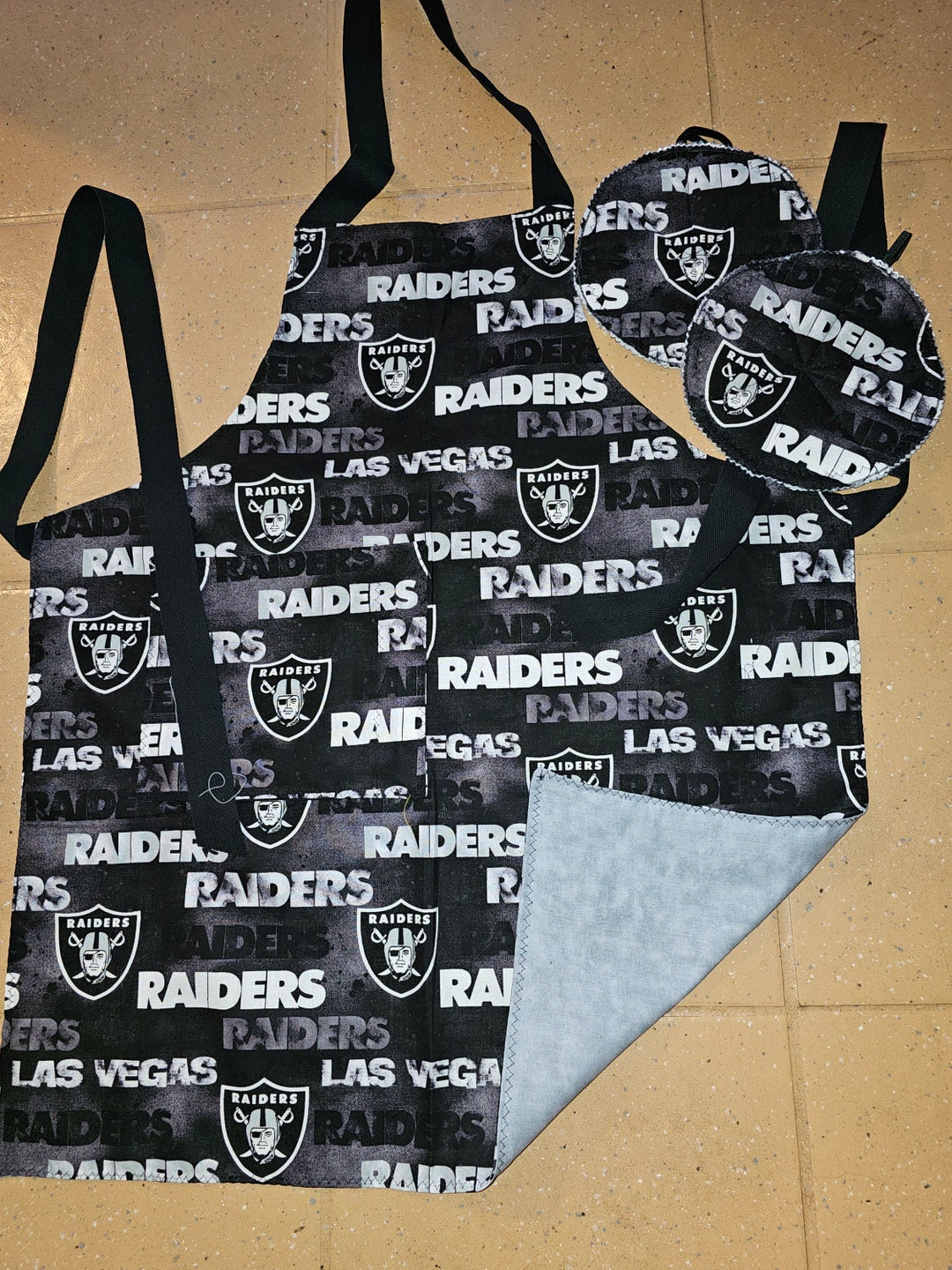 Las Vegas Raiders Apron.reversible. Pockets Both Sides 2 Free ...
