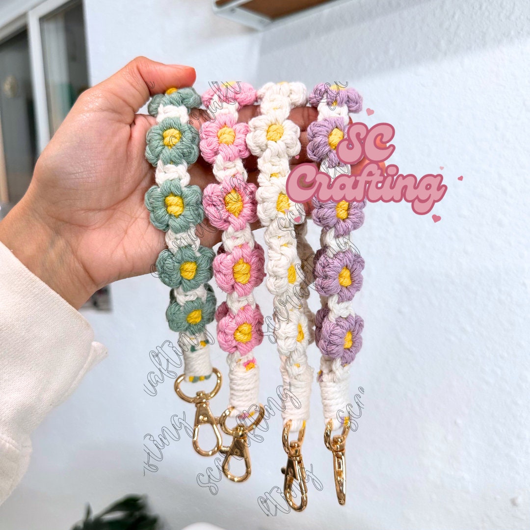 Flower Crochet Keychain, Crochet Wristlets, Daisy Macrame Keychain ...