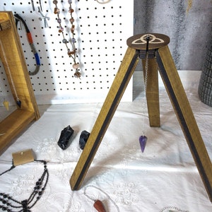 Trinqueta Tripod Wooden Pendulum Stand, Dowsing Pendulum Holder for 10 ...