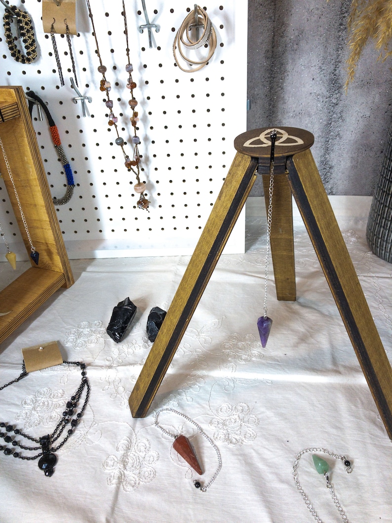 Trinqueta Tripod Wooden Pendulum Stand Dowsing Pendulum - Etsy