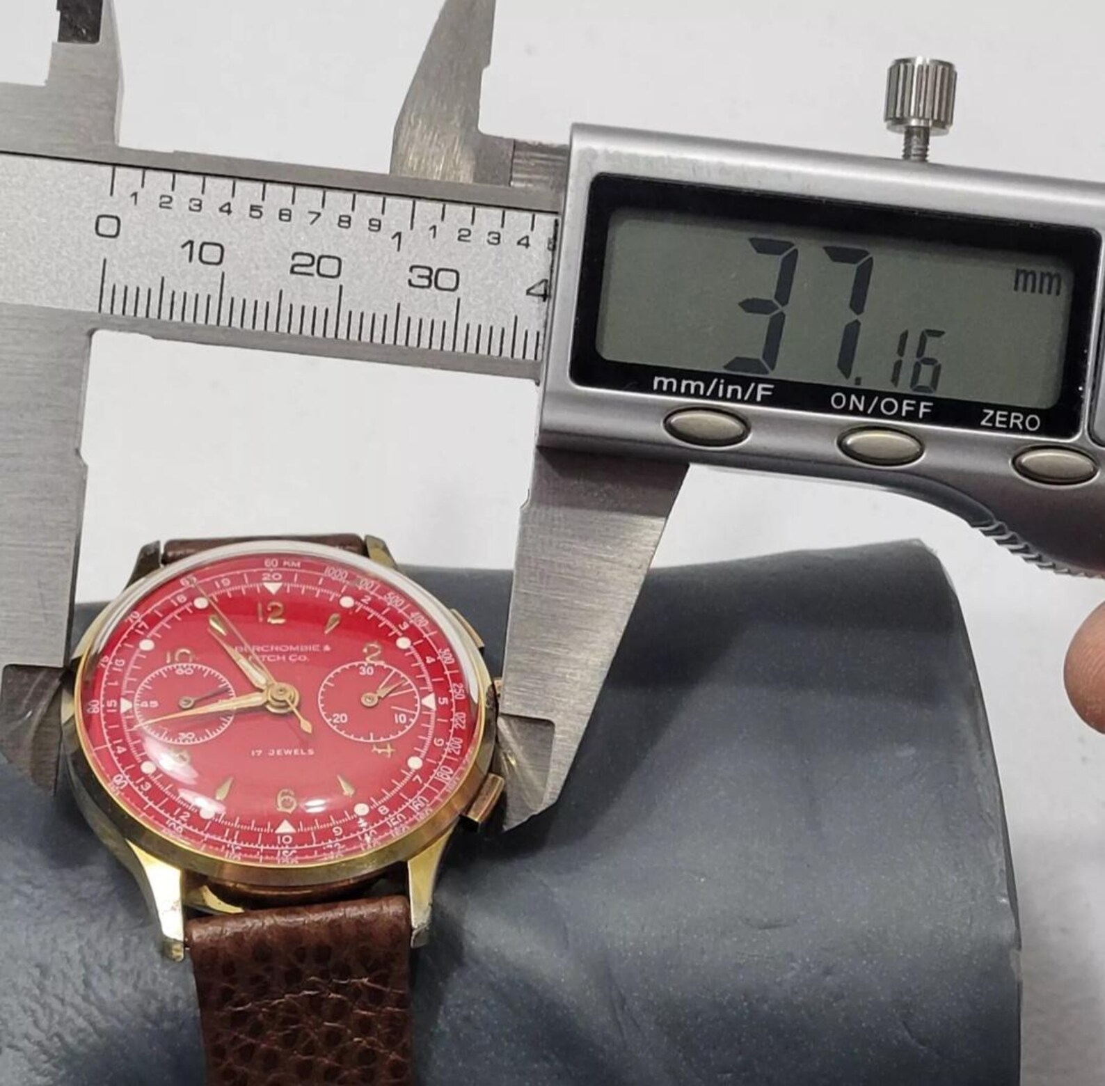 Reloj Abercrombie & Fitch Two Register, esfera roja, 17 joyas, manual ...