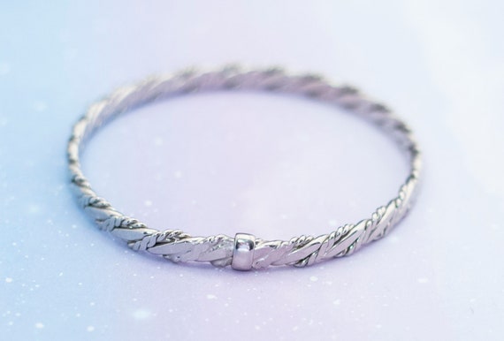 Vintage Beautiful Elven Elegance Bangle | Silver Tone… - Gem