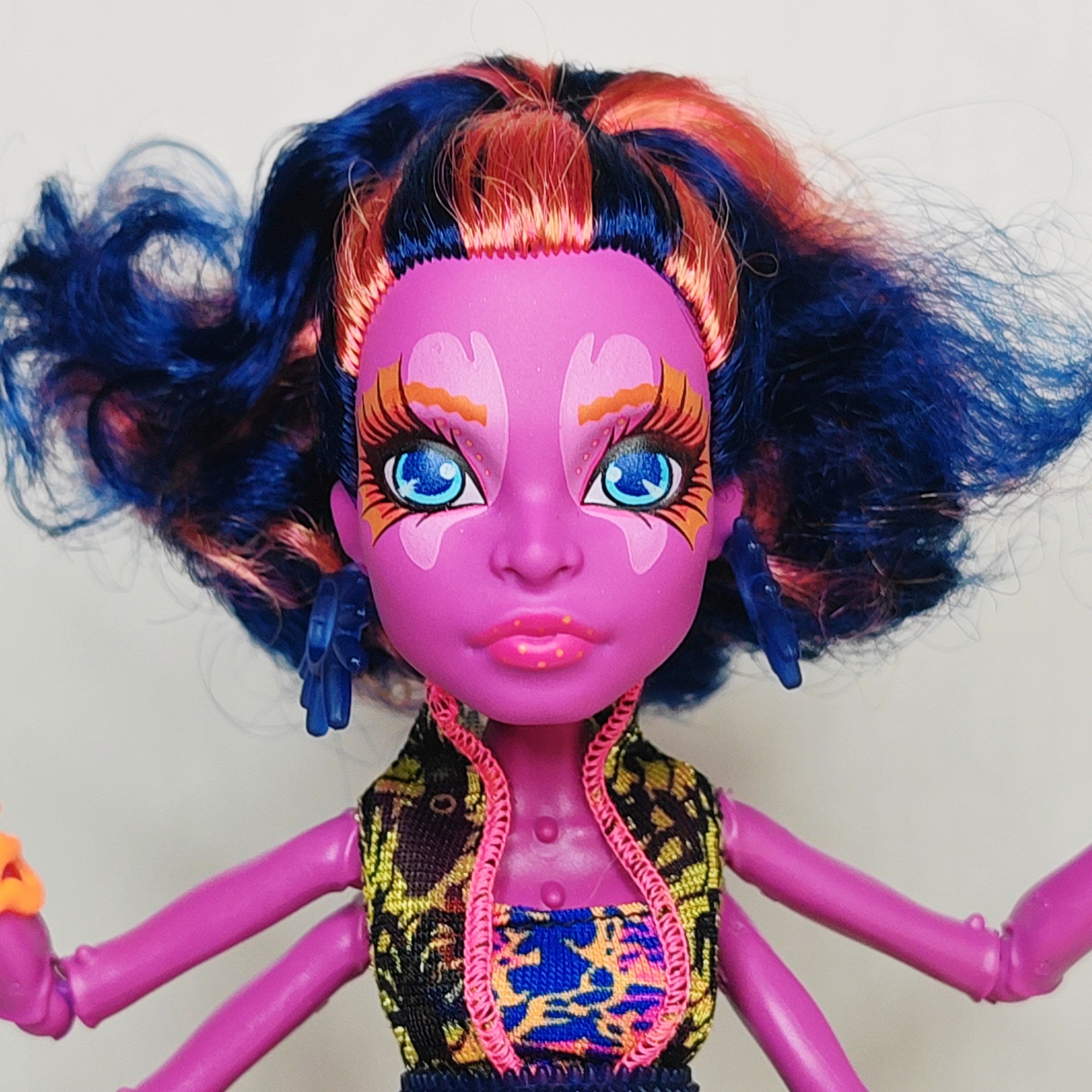 Monster High Great Scarrier Reef Kala Merri Doll Glows in the Dark ...