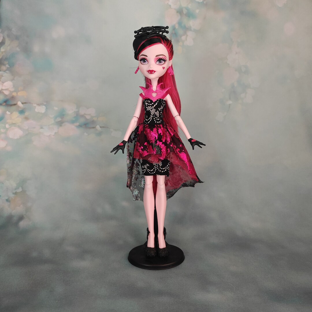 Monster High Welcome to Monster High Photo Booth Ghouls Draculaura Doll ...