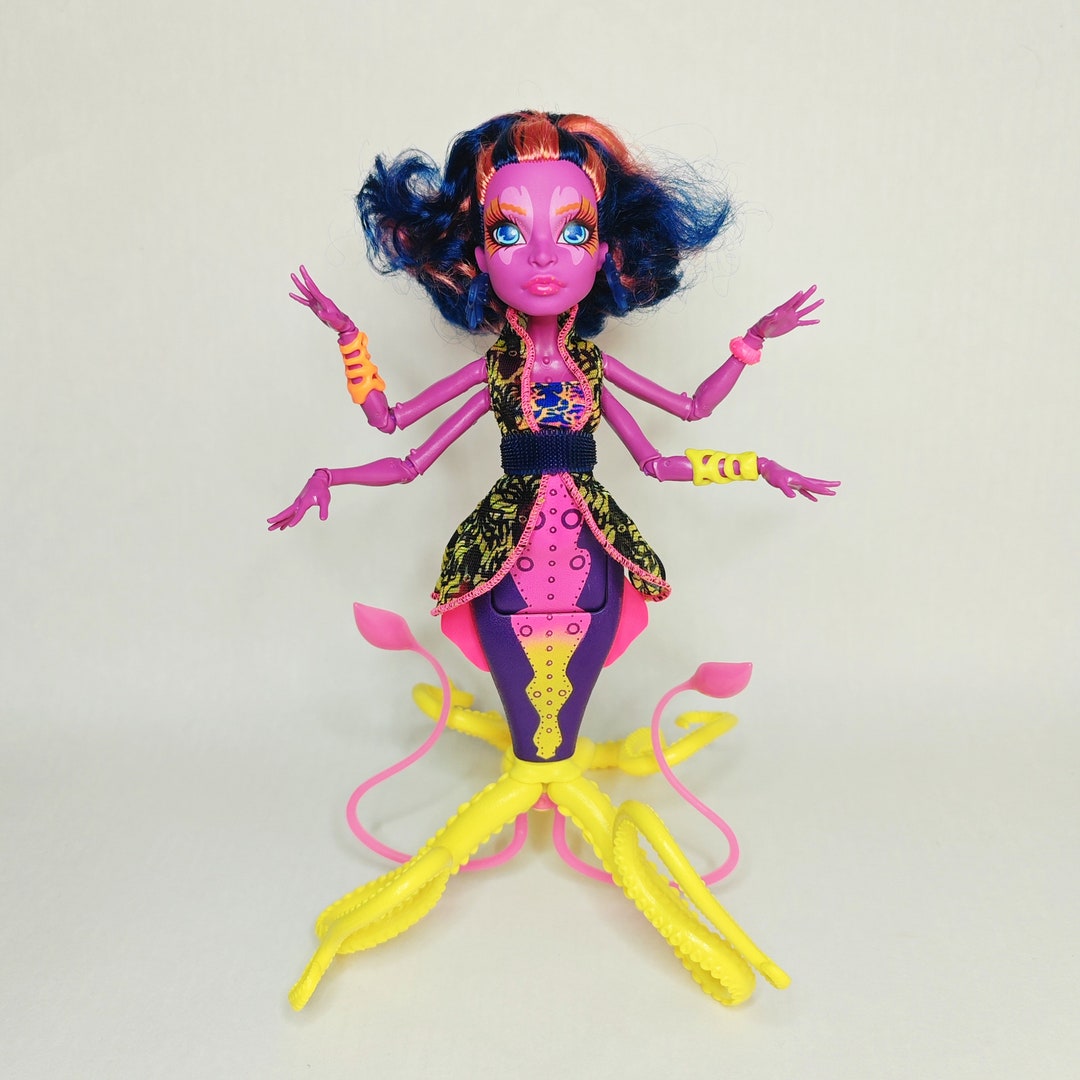 Monster High Great Scarrier Reef Kala Merri Doll Glows in the Dark ...