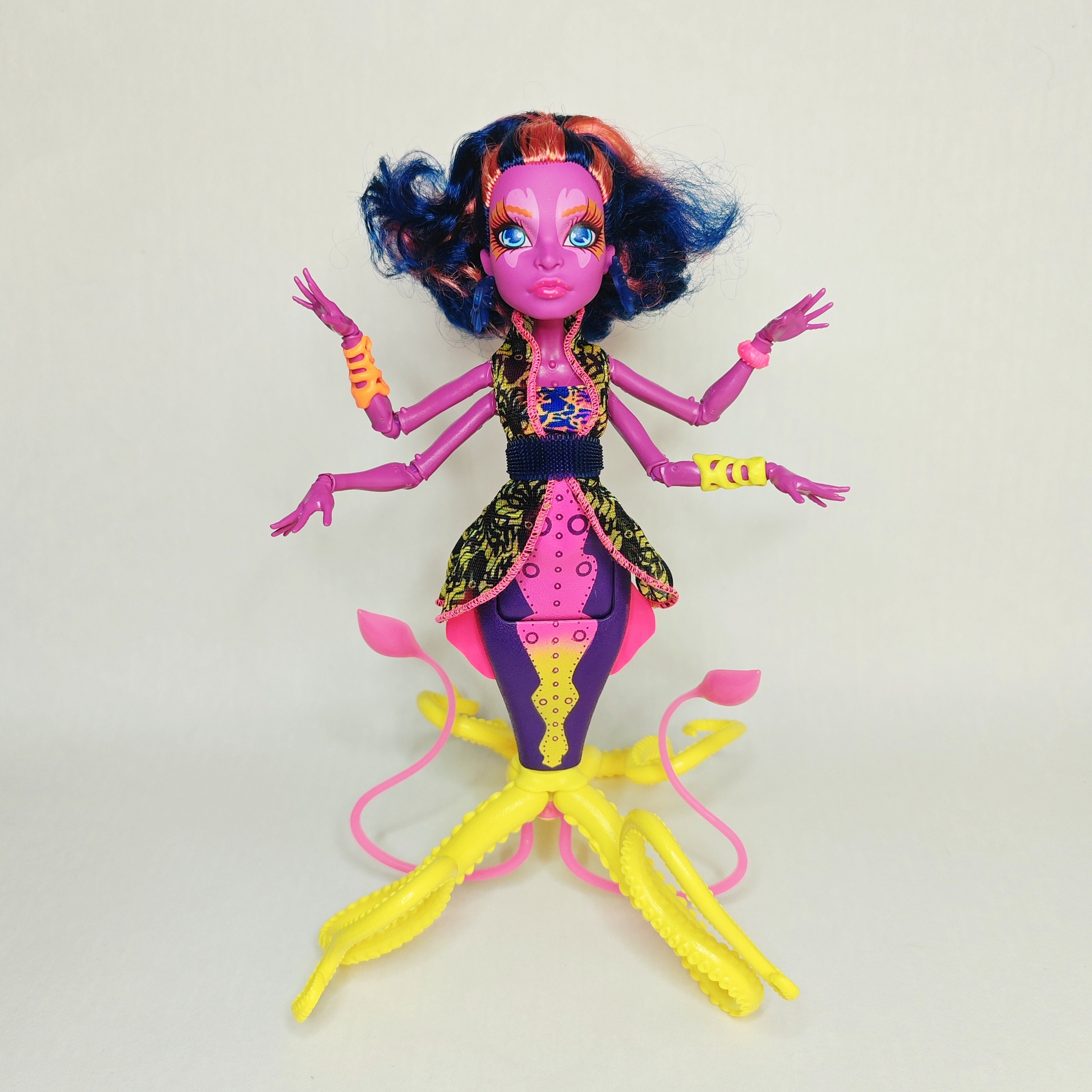 Monster High Great Scarrier Reef Kala Merri Doll Glows in the Dark ...