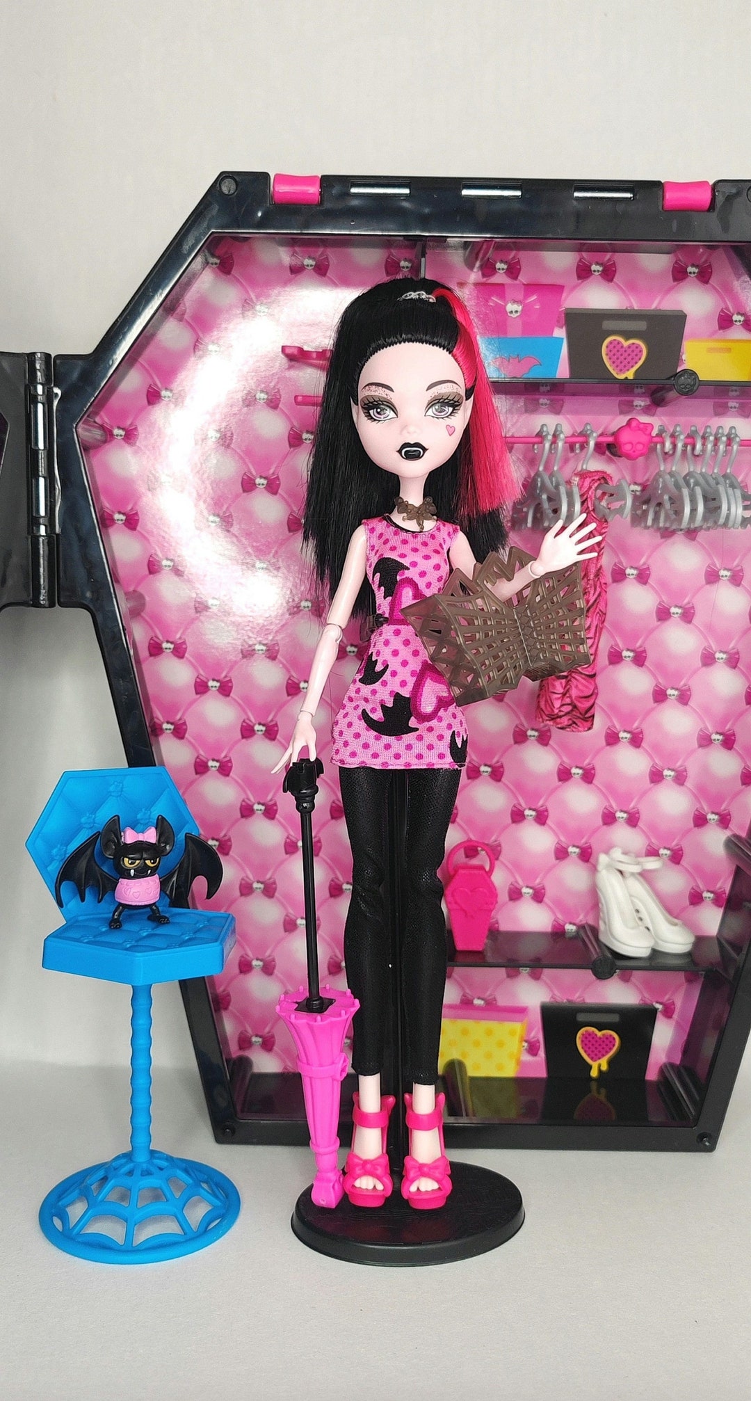 Monster High Draculaura Draculocker Doll Count Fabulous and Most of the ...