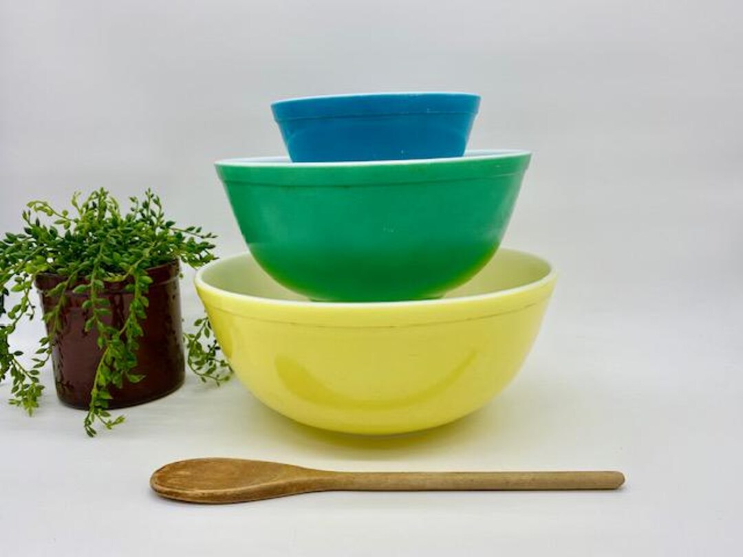 Vintage Pyrex Primary Color Mixing Bowls Set of 3 C.1940s - Blue Green ...