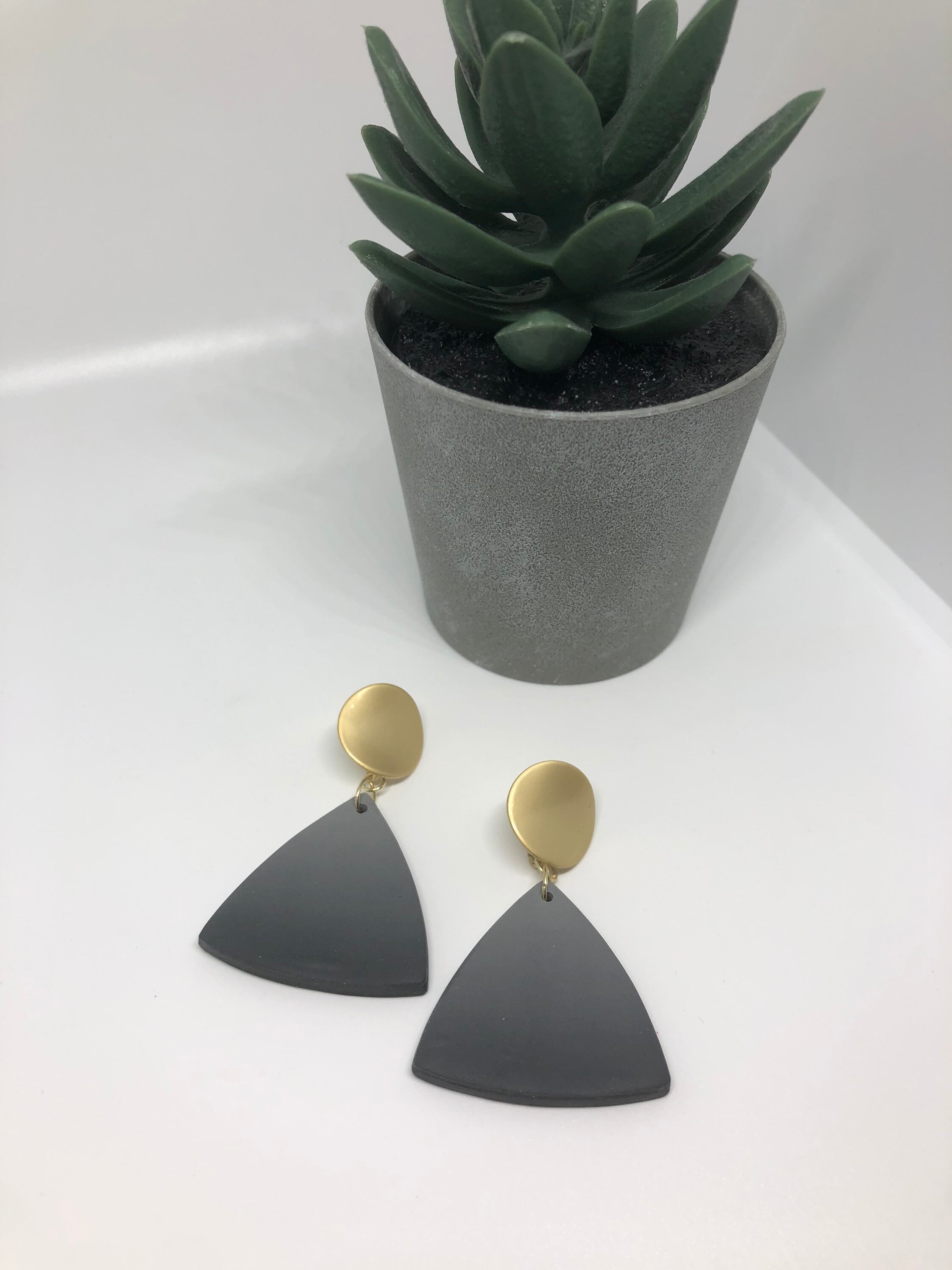 Light Grey to Charcoal Ombré Triangle Dangle Earrings With Gold Circle ...