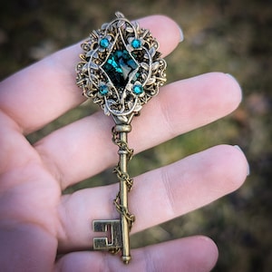 Emerald Swarovski Crystal Key Necklace: Floral Elven Fantasy Jewelry - Etsy