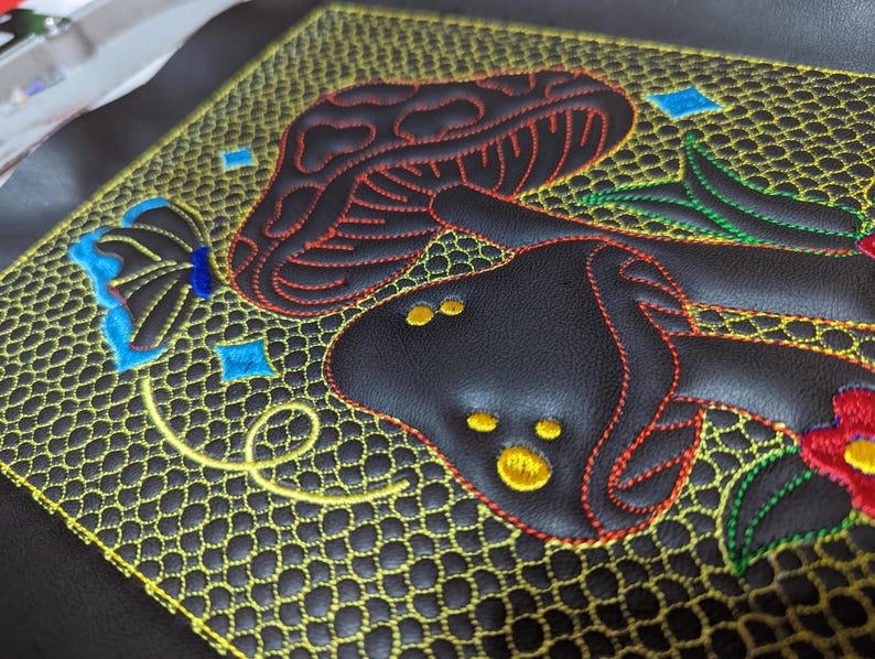 Bordado de borboleta em forma de cogumelo Trapunto. Arquivo SOMENTE ...
