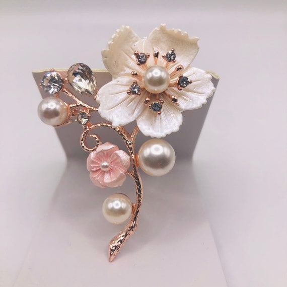 Flower brooch online store