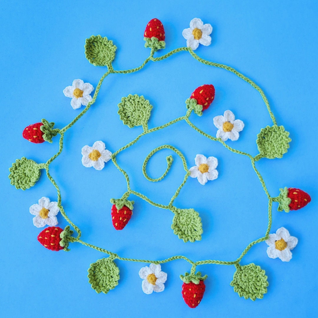 Summer Crochet Garland Pattern | Crochet Strawberry Garland Pattern ...