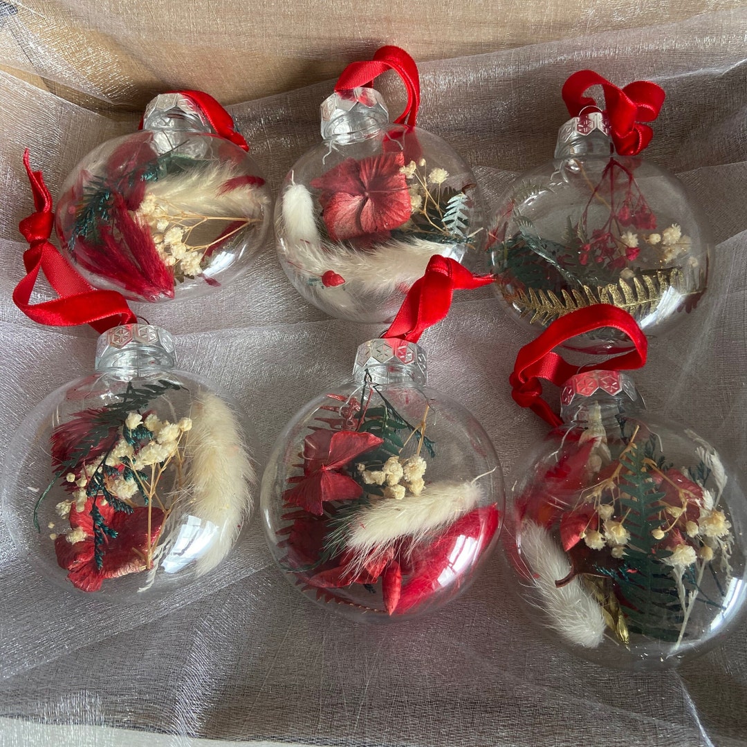 6 TRADITIONAL CHRISTMAS BAUBLES | Red, Gold, Cream, Green Pretty Dried ...