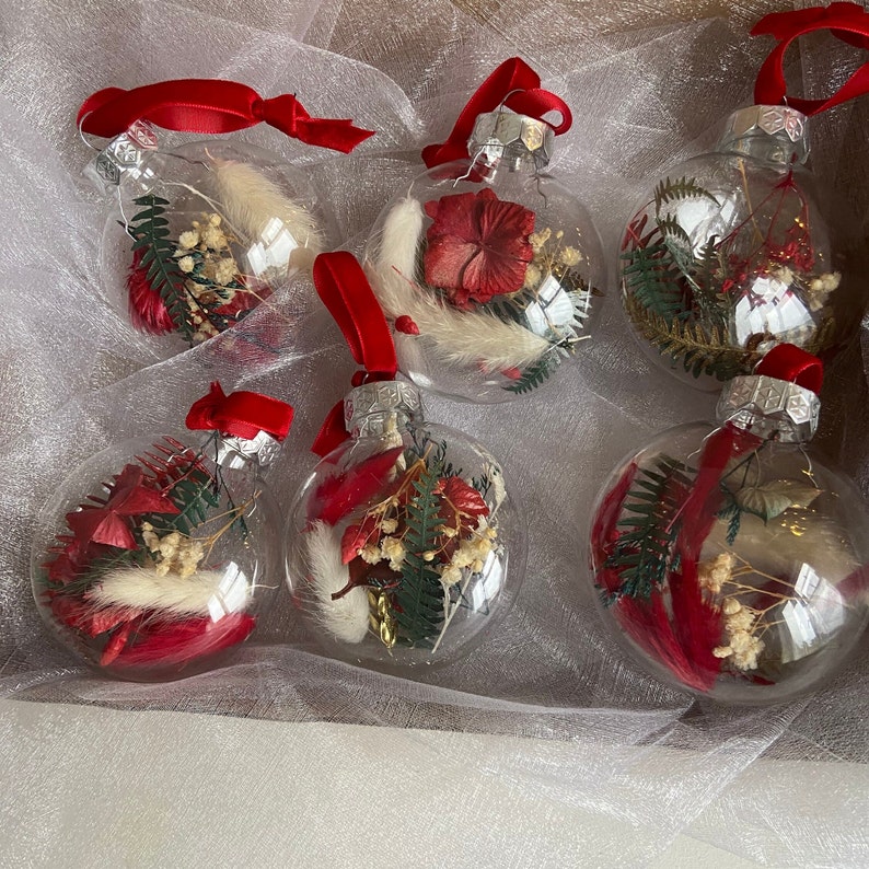 6 TRADITIONAL CHRISTMAS BAUBLES | Red, Gold, Cream, Green Pretty Dried ...