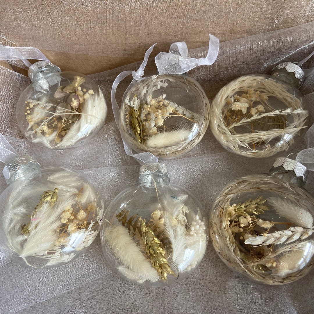 6 CHRISTMAS BAUBLES| Gold, Cream and White Pretty Dried Flowers Baubles ...