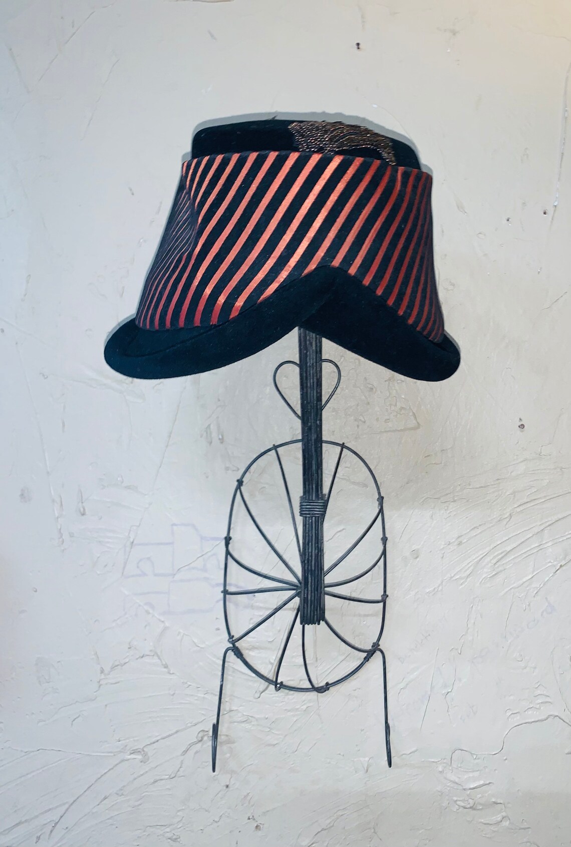 Vintage Wire Hat Rack Wall Mount Antique Hat Stand Metal Hat Rack Head ...