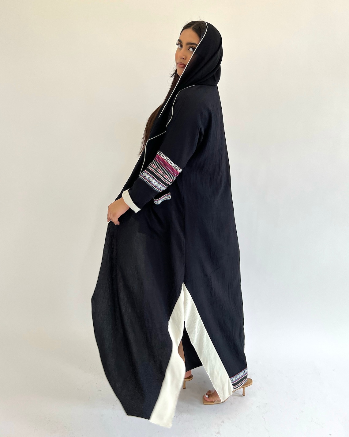 Unique Bahraini Linen Abaya With Pockets - Etsy