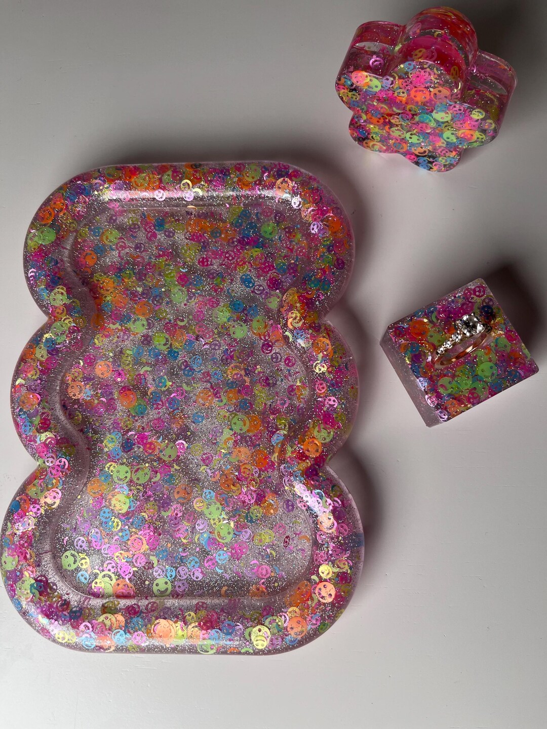 Smiley Face Confetti Resin Gift Set – Trinket Tray, Ring & Photo Holder ...