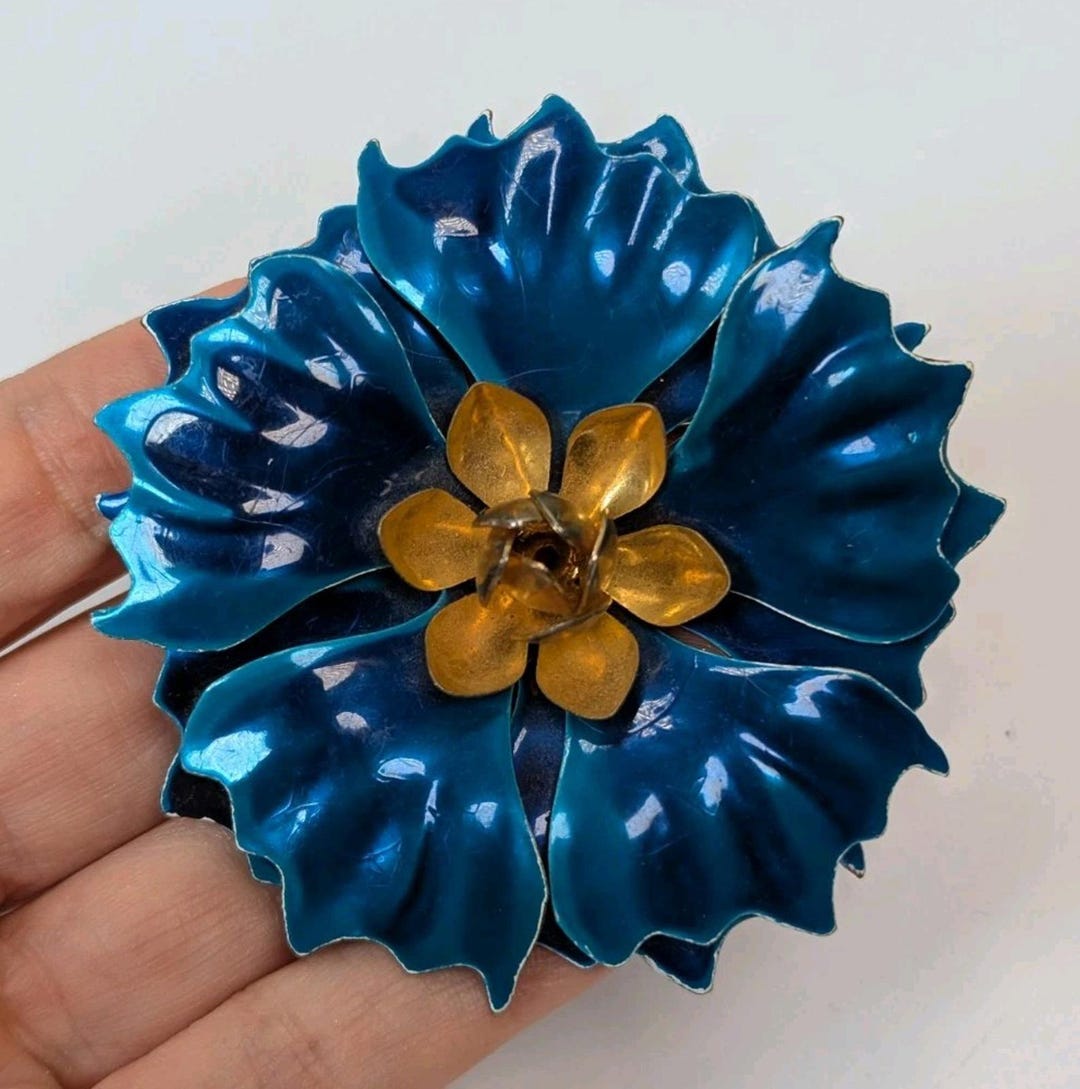 Women's Large Vintage Electric Blue Gold Tone Metal Flower Brooch / Pin ...