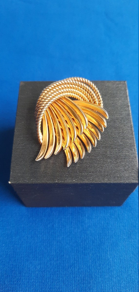 Henkel and Grosse 1964 Germany Feather Rope Design Br… - Gem