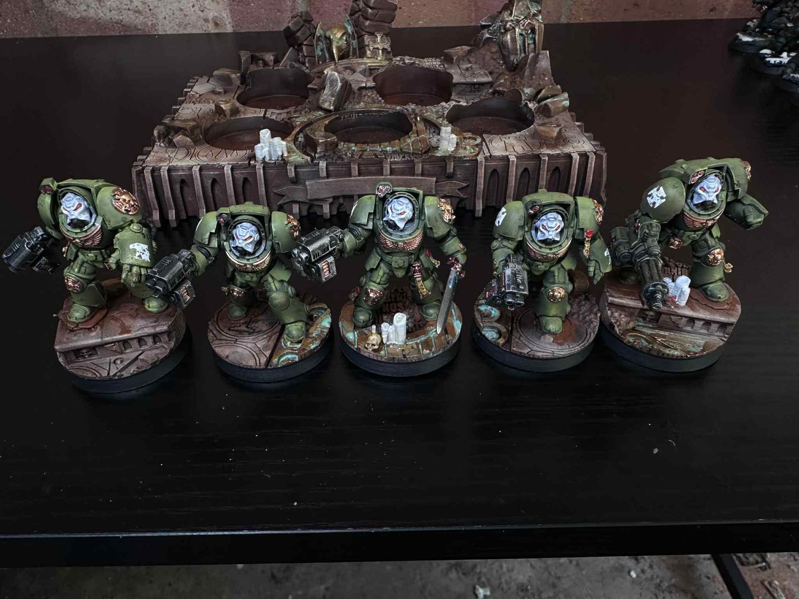 Grimdark Throne Room Display Plinth: 40k Miniature Base - W205 X D133 X ...