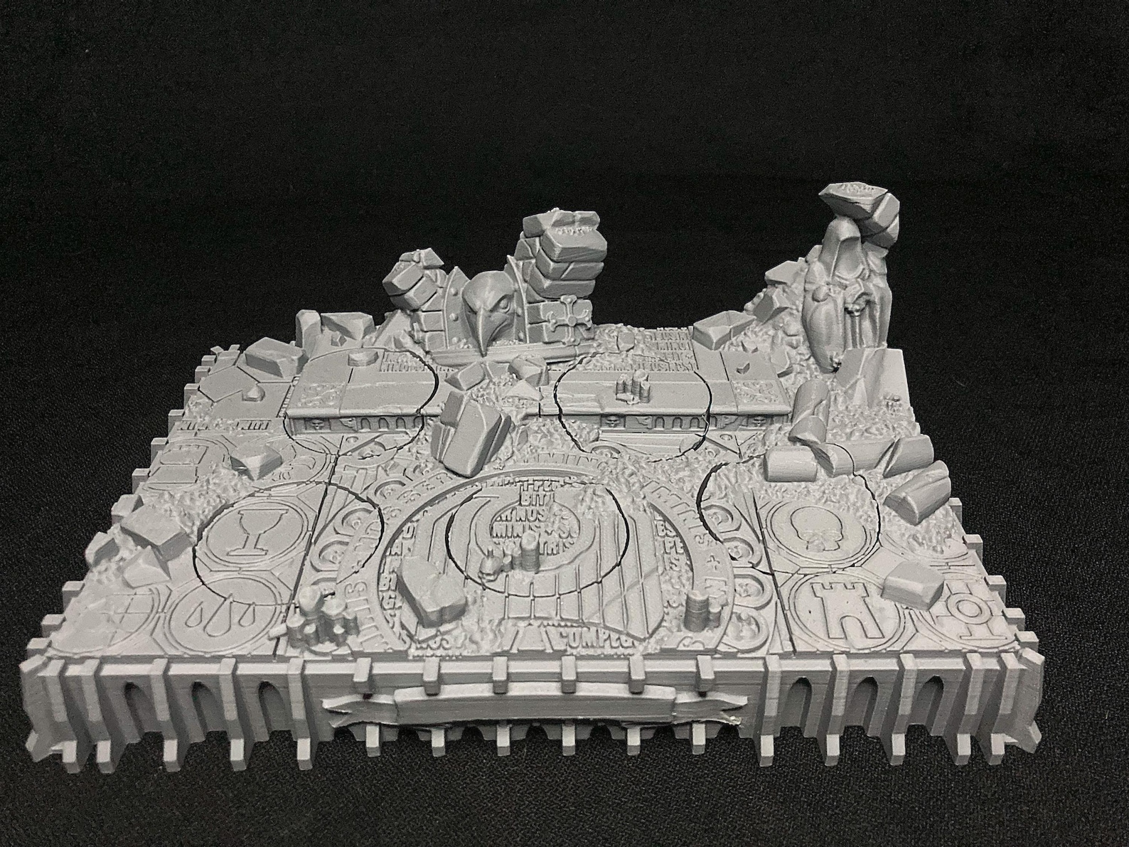 Grimdark Throne Room Display Plinth: 40k Miniature Base - W205 X D133 X ...