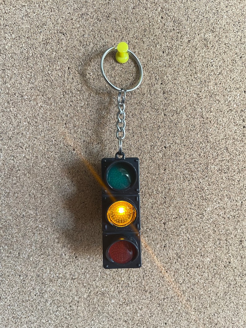 Functioning Traffic Light Keyrings Funky Unusual Accessories Red Yellow ...