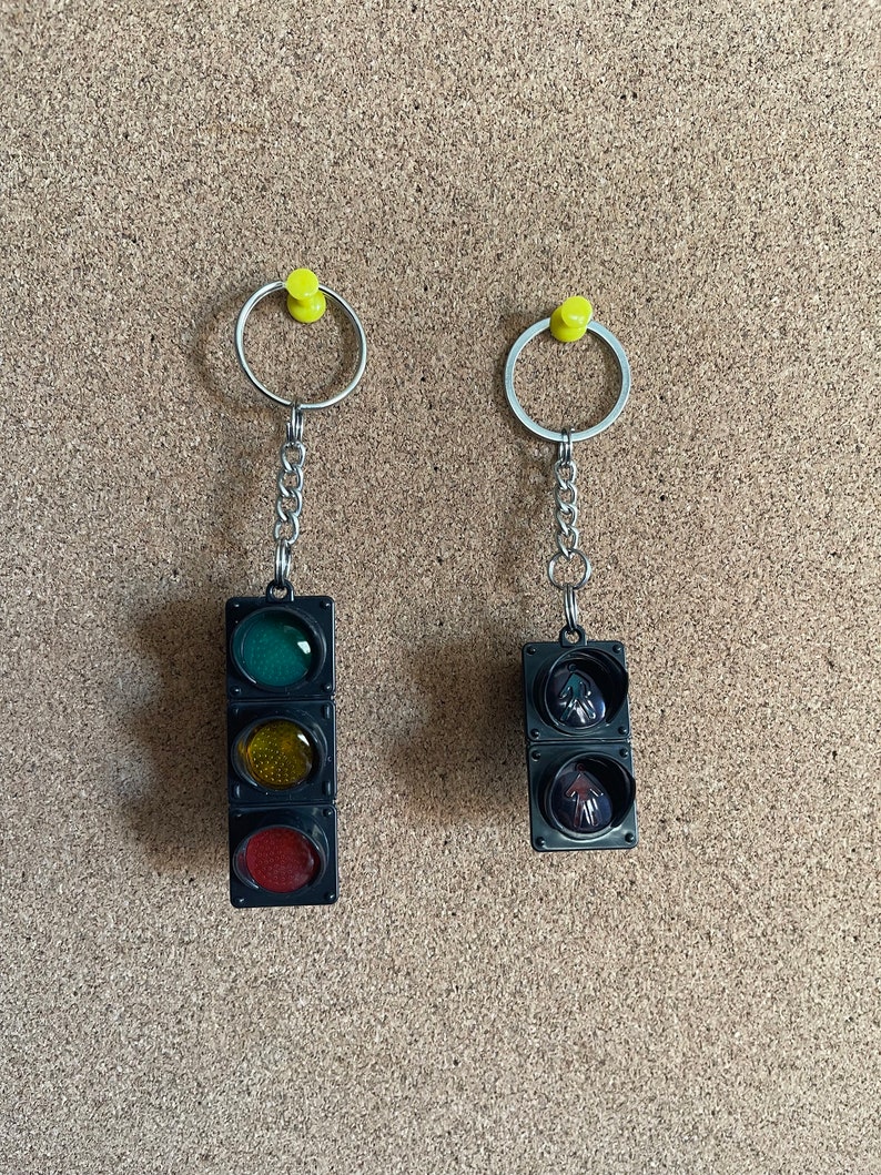 Functioning Traffic Light Keyrings | Funky | Unusual Accessories | Red ...
