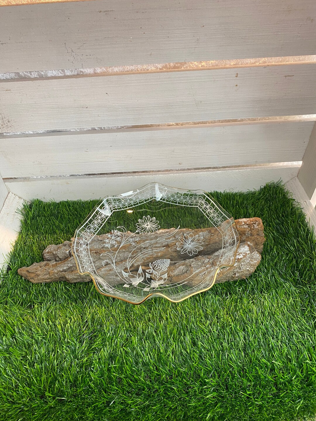 Vintage Wavy Glass Bowl, Delicate, Filigree Glass, Floral Decoration ...