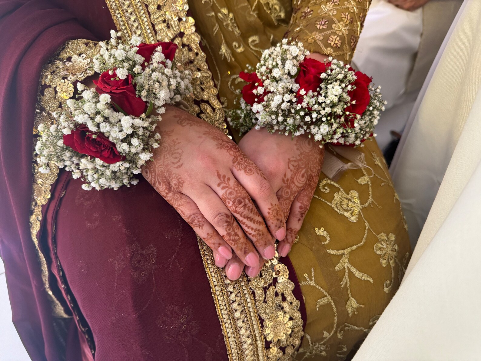 Fresh Flower Bracelets (pair)- Bridal Gajra- Corsages - Etsy UK