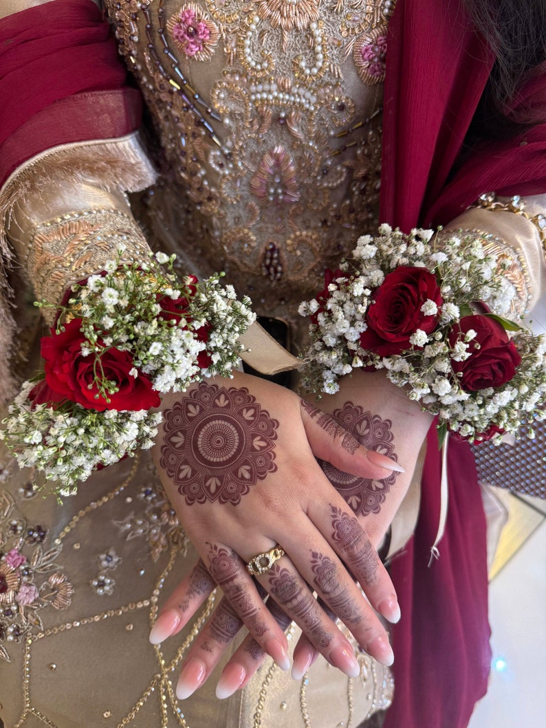 Fresh Flower Bracelets (pair)- Bridal Gajra- Corsages - Etsy UK