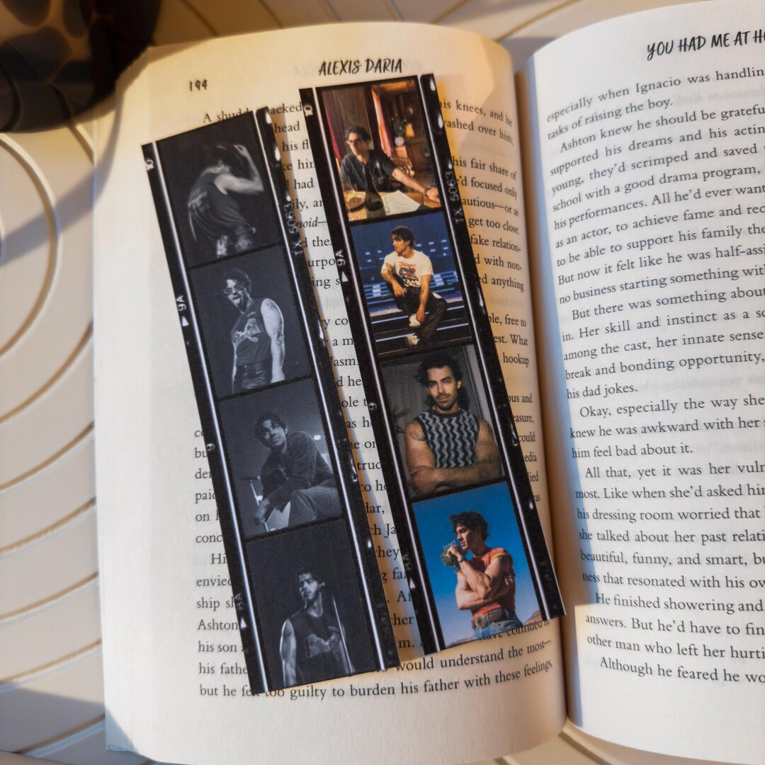 JJ Singer Bookmark Celeb, Icon Lover Instant Photo Booth Bookmark Book ...