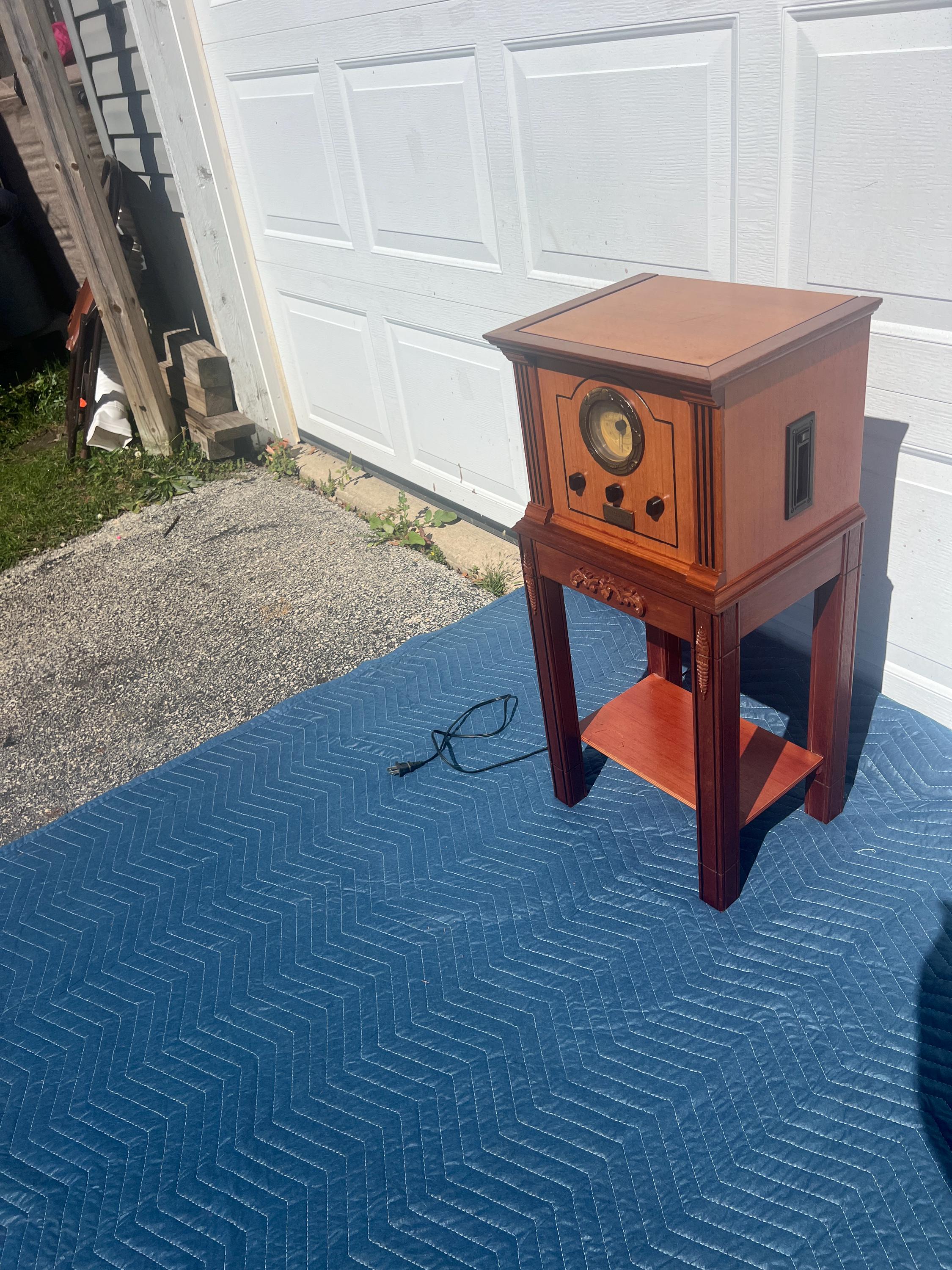 A Working Vintage Thomas Collectors Edition Radio on a Stand - Etsy