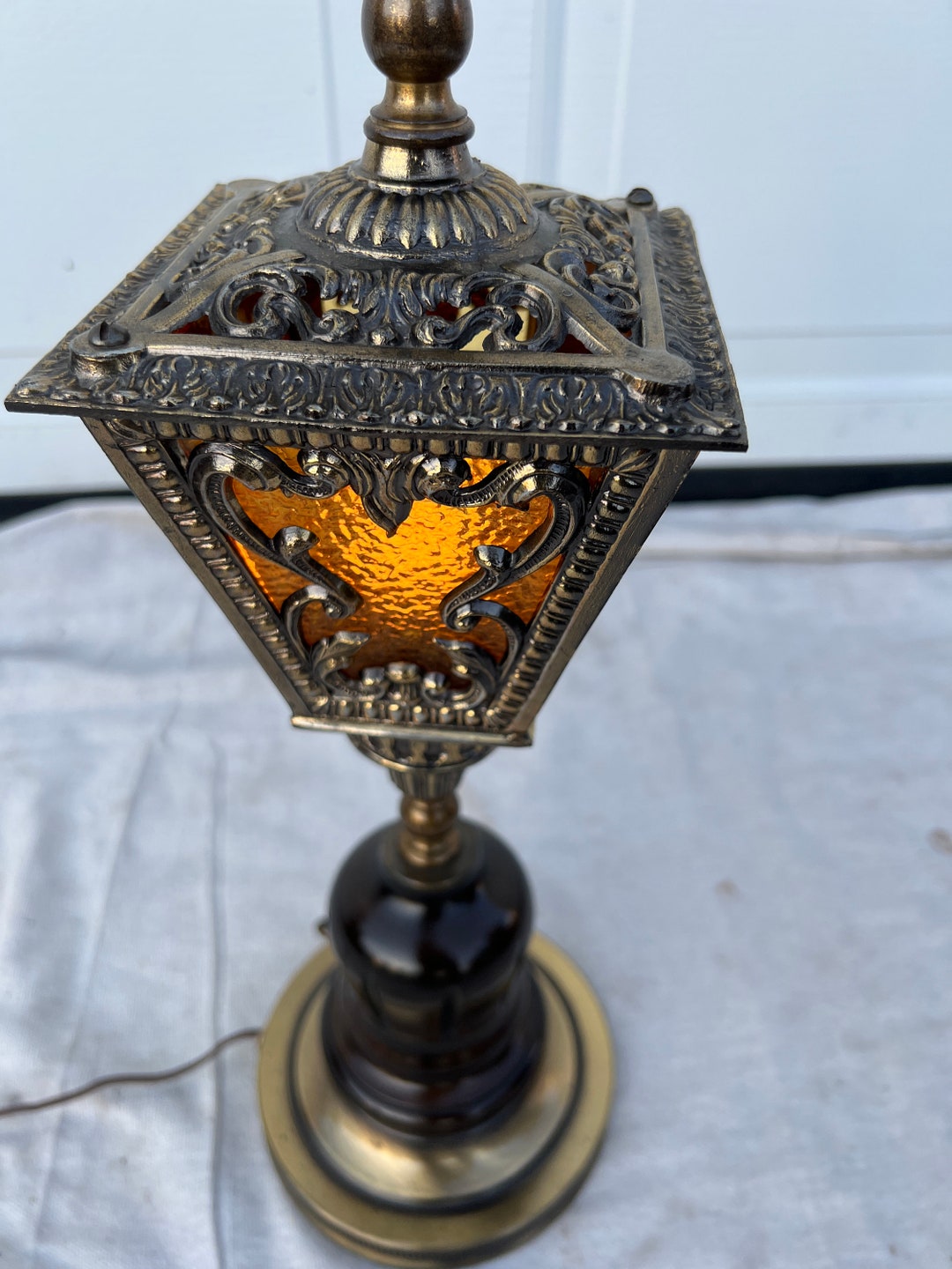 Vintage Amber Glass Panel Table Lamp: Intricately Decorated Bronze Base ...