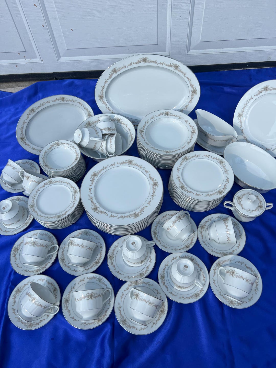 A SUMPTUOUS Vintage Sango Carousel 3647 Japan Made Fine China Set W ...